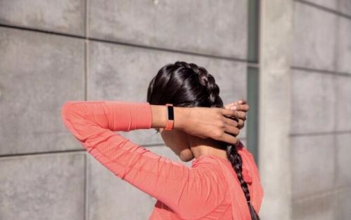 Fitbit发布新款Alra HR手环:颜值超高 全球最薄