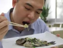 鱼刺卡在喉咙不要再喝醋啦,教你最正确的处理方法,帮你轻松取出