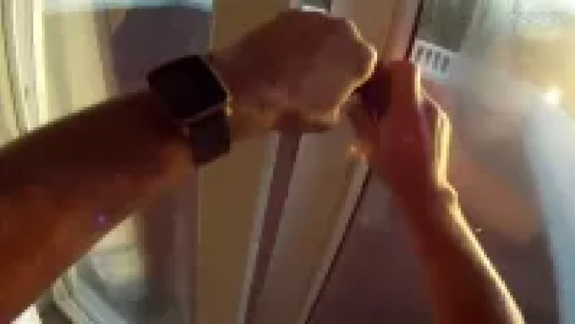 窗户拆玻璃的方法 压条固定的玻璃拆法