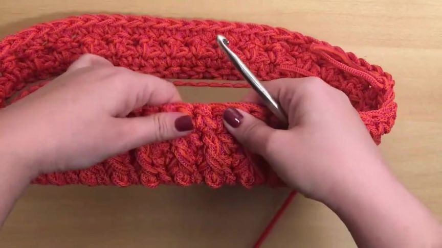 钩针编织,从底部开始钩织时尚包包教程