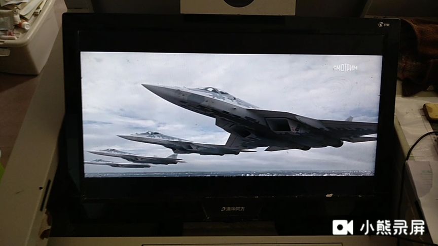 用教室里的多媒体观看俄罗斯2021年阅兵式(投影仪画质有点差)