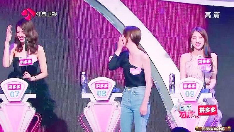 孟非少见地现场问男生微信名,结果当场听懵了,女生踊跃“报名”