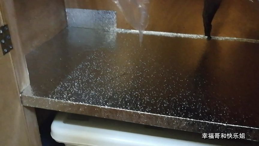 20年的旧衣柜贴纸换新颜,老式的装修有救了