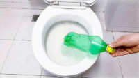 家里马桶堵了不用愁,只需一个塑料瓶就能快速疏通,方法省钱实用