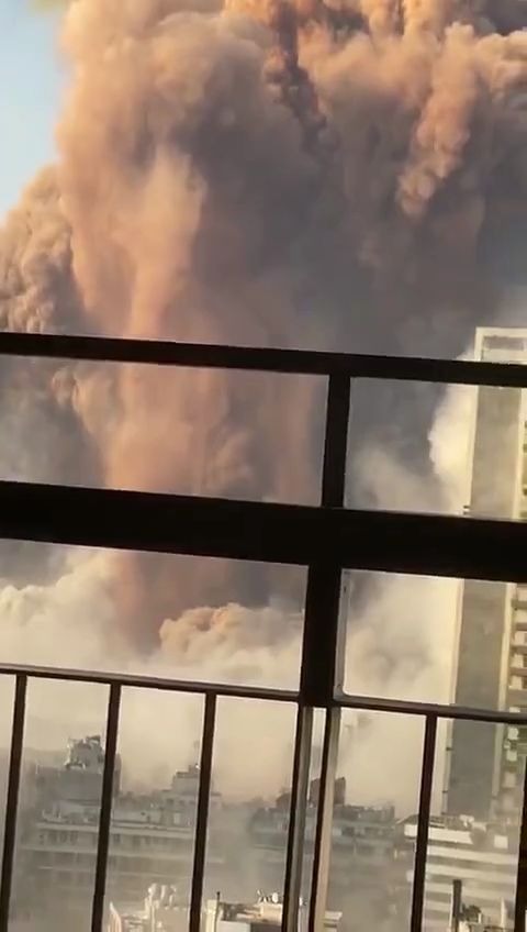 黎巴嫩爆炸事故全视频及死者视角及现场图片,疑是引燃硝酸铵易燃物