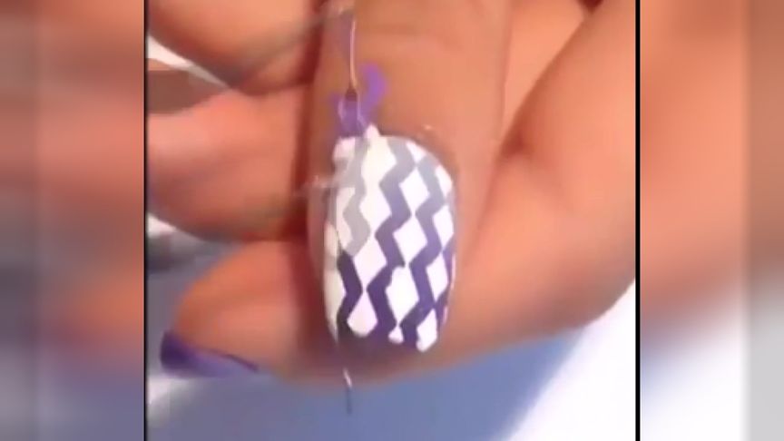 美甲老师的画功好棒,立体菱形图案好有感觉