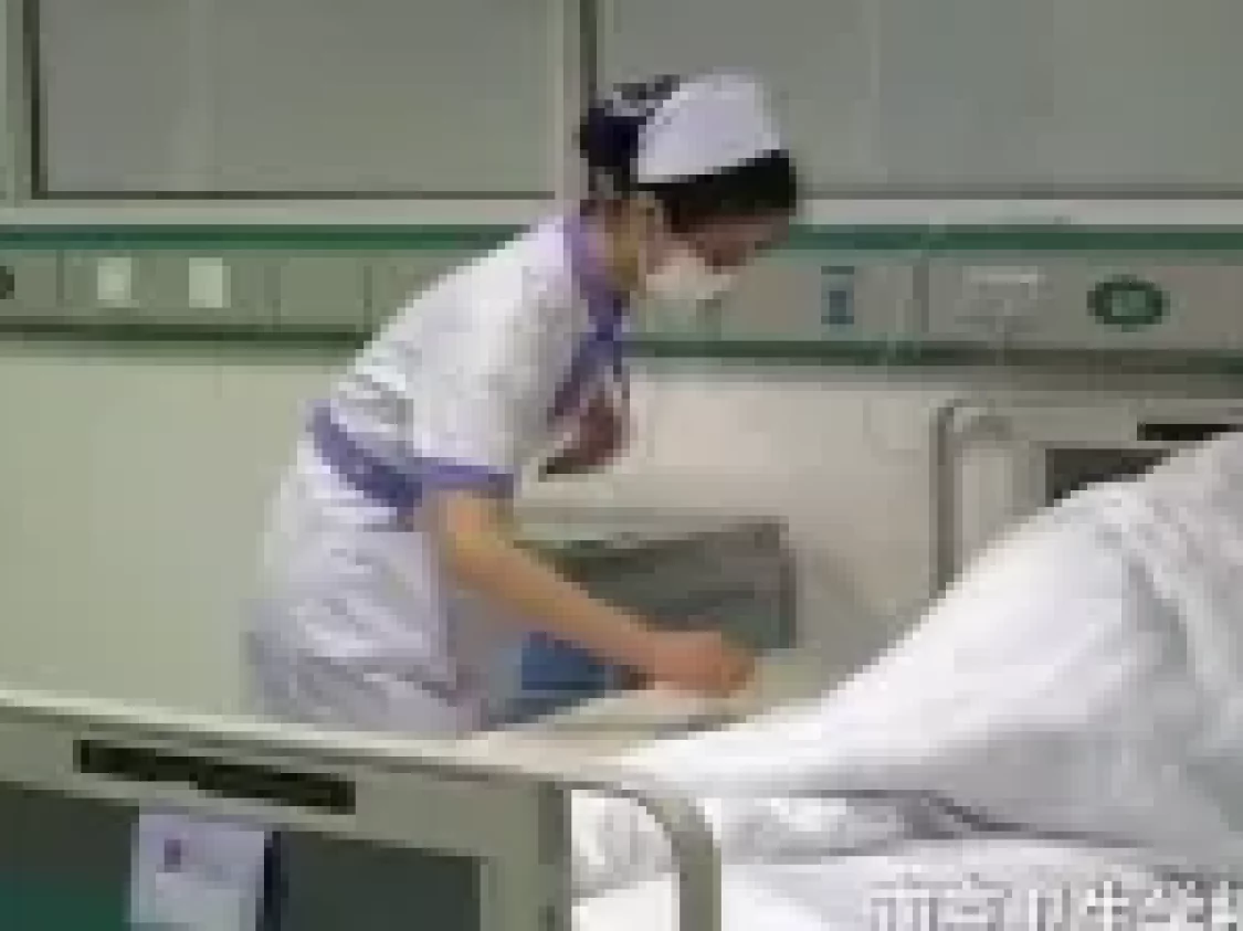 卧有病人床更换床单法4