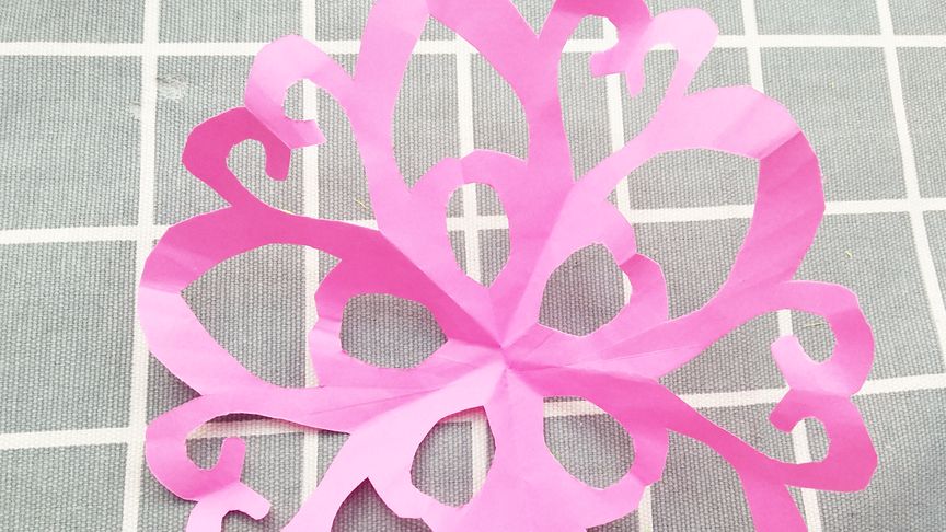 想学剪窗花但是太复杂?教你一个简单的办法剪出漂亮的窗花!