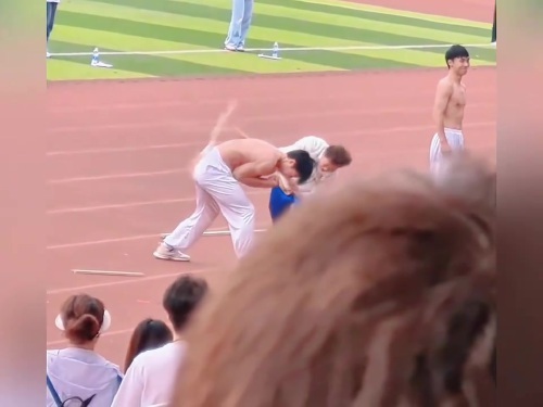 校运会的超然时刻,这操作没谁了