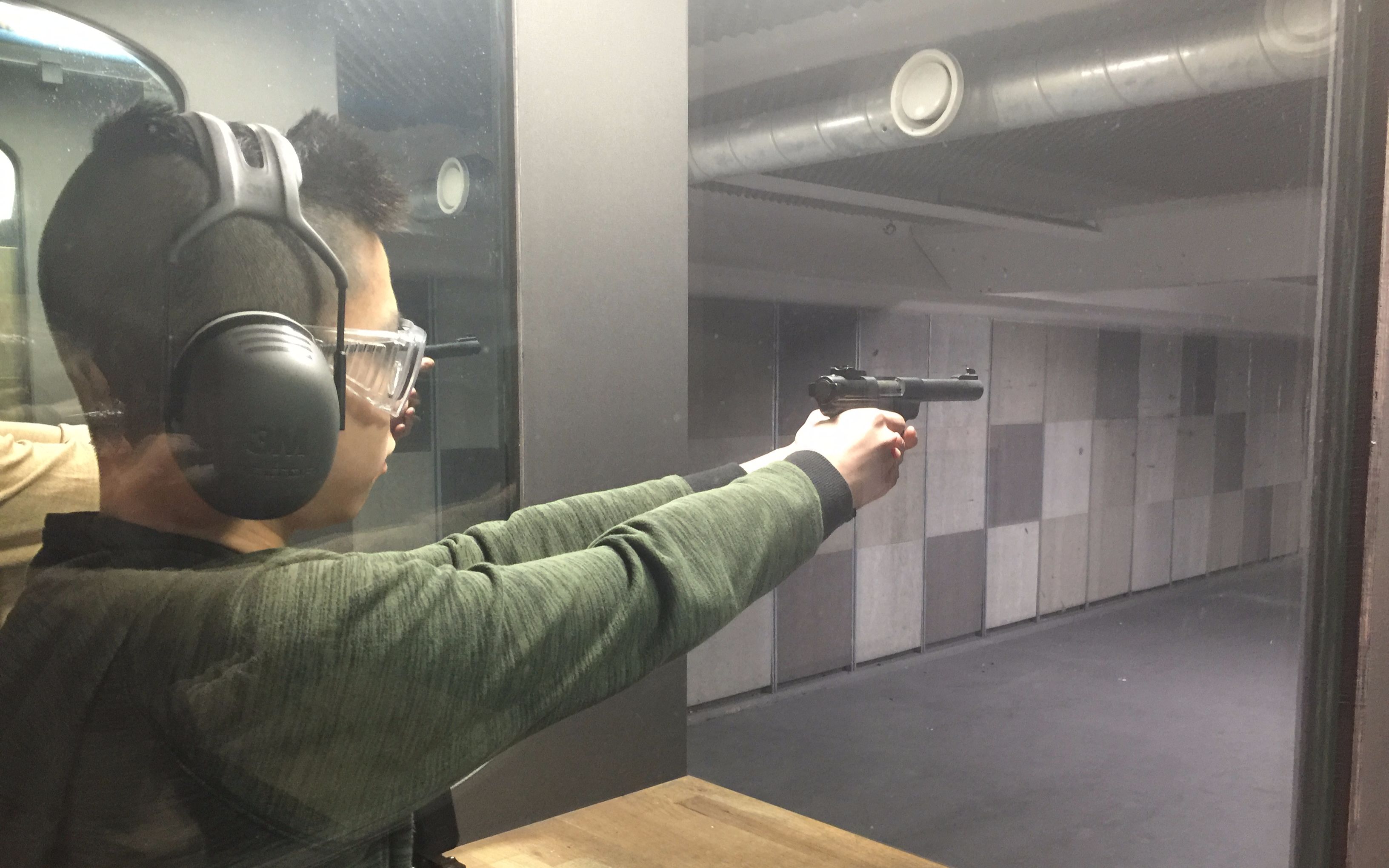 01.04.2017 真枪射击.22 LR儒格MK III手枪 25米两个九环