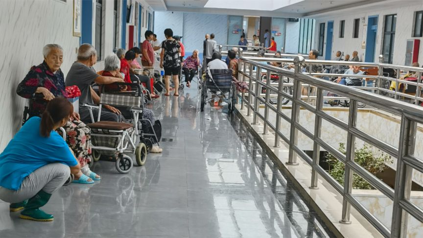 爱比雨大 | 河南辉县共济医院680人被困 急需食物和床上用品