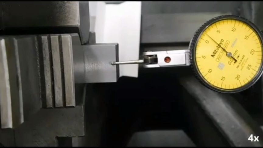 正方形工件,用一块百分表快速搞定零部件的校正的方法视频讲解。