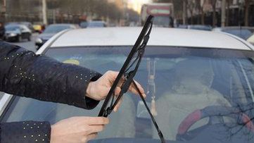 一分钟教会你如何更换雨刷!