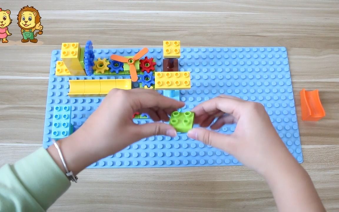 188颗粒积木齿轮滑道拼搭教程