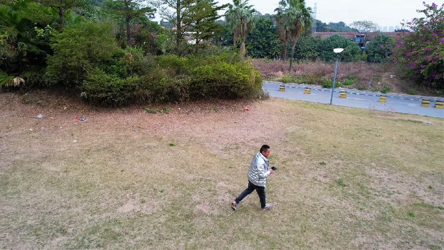 测试大疆air2s智能跟随功能,画质很糊很闪,不小心就炸机了。