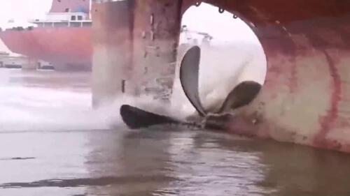 轮船上的螺旋桨,是什么材料制作的,有知道的吗