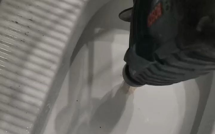 绵阳蹲便有硬物怎么办?厕所下水道打捞物品/蹲坑开孔并修补