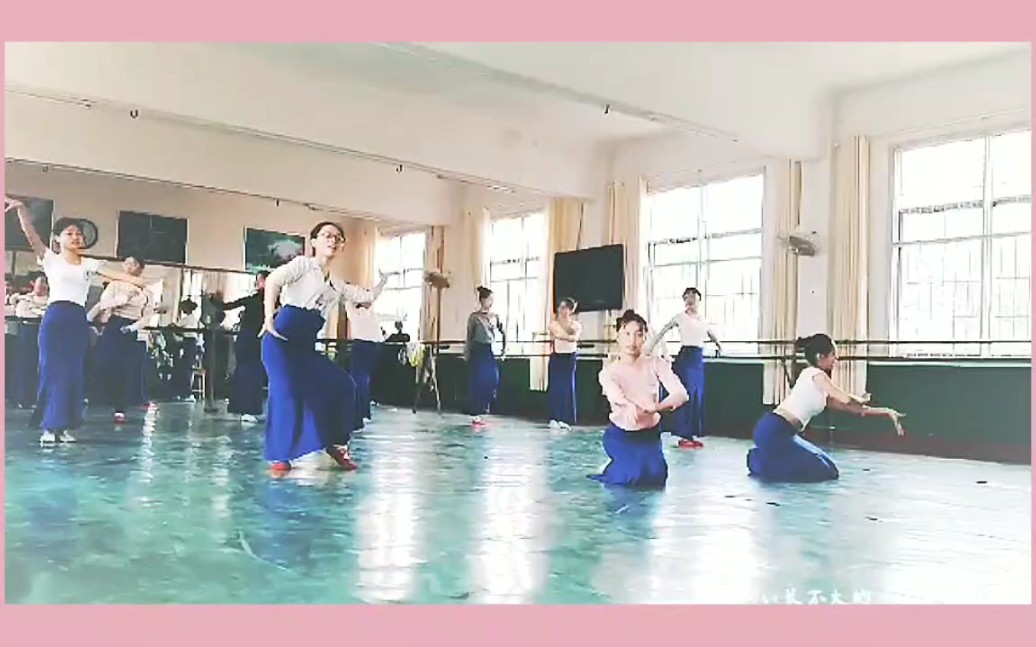 【超简单傣族群舞】最简单的傣族基本脚位组合。包学包会!