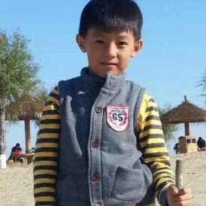 修狗爱弹电吉他 