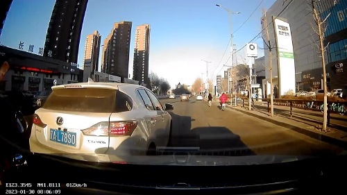 典型交通事故分析,你觉得责任应该怎么划分道路千万条安全第一条...