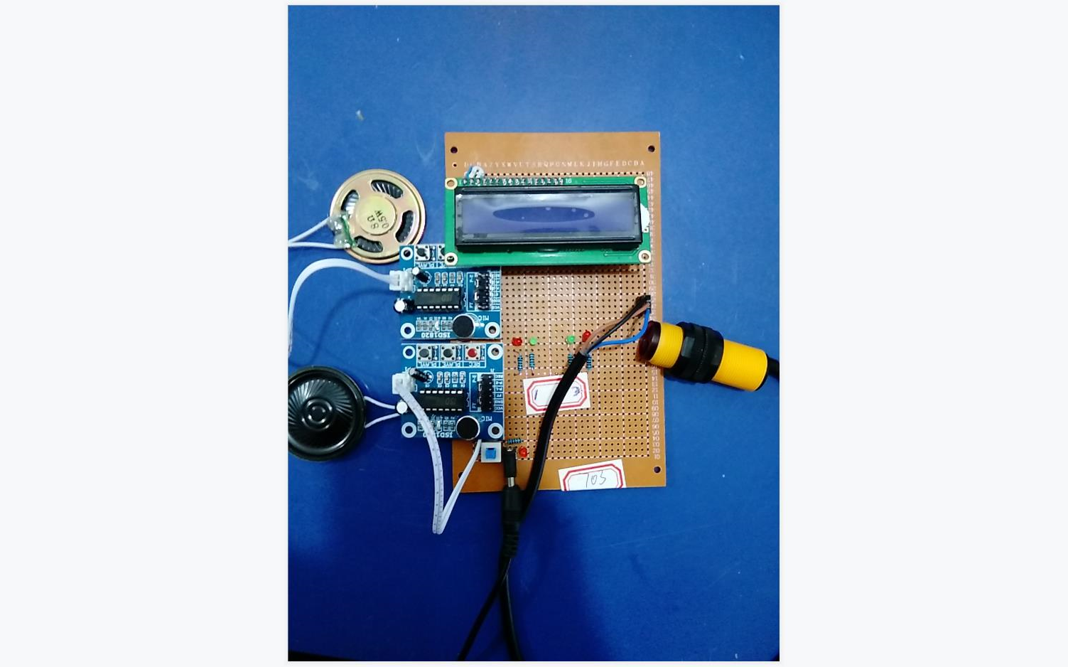 基于51单片机的智能简易交通灯红绿灯系统人体红外感应控制设计-...