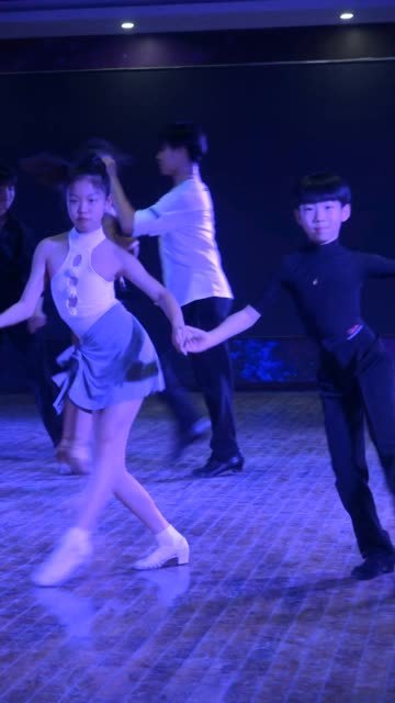 今年冬天格外冷 庆幸你比冬天先来#快手新生代 #我的假期精神状态 #...