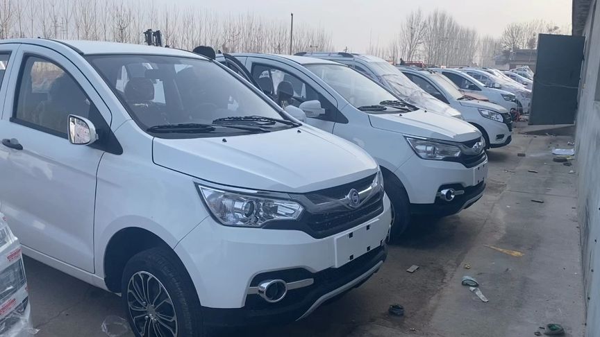 三缸纯燃油代步工具!鸿日经典外观!时速120交警不查!