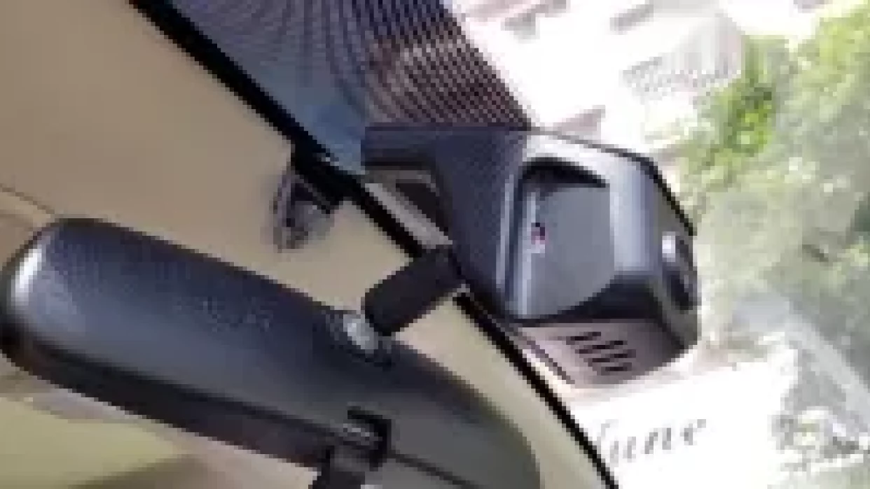 FiTCAM智看-吉利博越智联智雅智尚版隐藏式行车记录仪安装教程