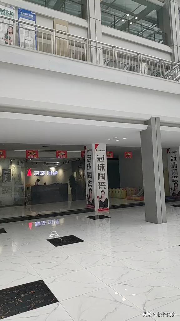 现代的商业模式中,人流流量才是生意的本质,扩大的商场空无几人