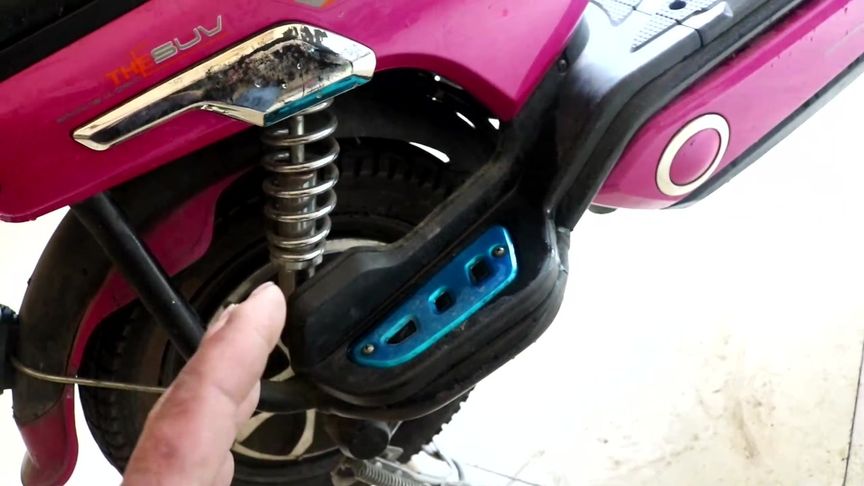 电动车减震异响加油真的有用?修车师傅:当时有用,事后后悔!