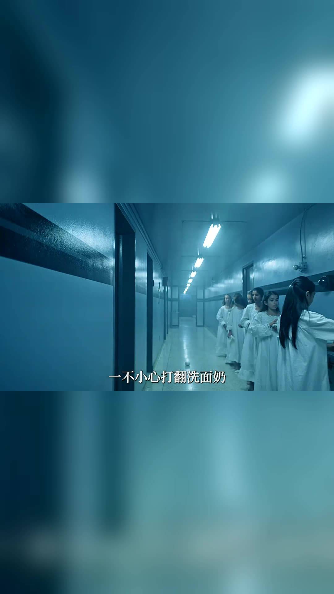 只允许学生吃饭睡觉的学校,每天的课程就是不停洗脸