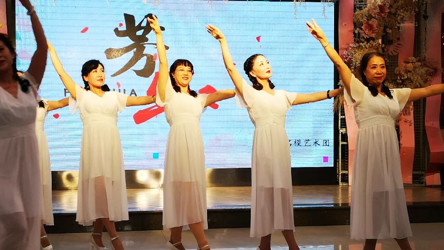 模特表演《芳华》演出单位:华夏名模艺术团