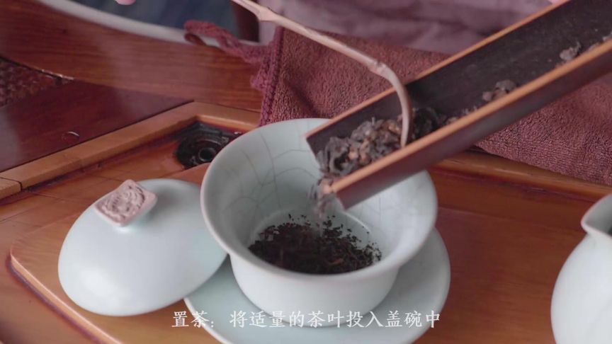 茶艺师演示:用盖碗泡茶的标准手法
