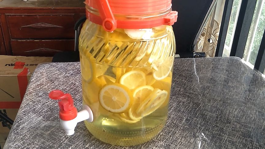 教你在家酿柠檬酒,滋补养生,可增强免疫力,防止心血管疾病