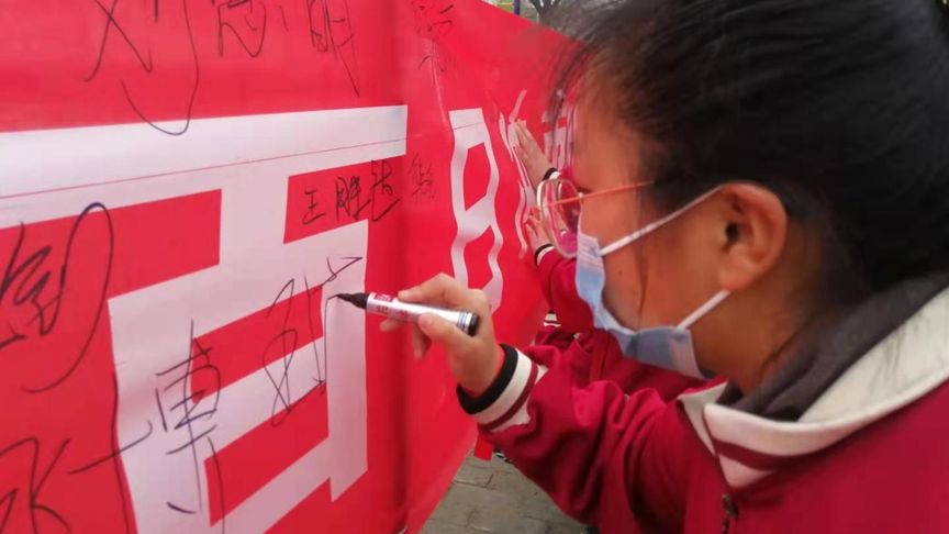 中考百日誓师大会,学生代表演讲,自愧不如!