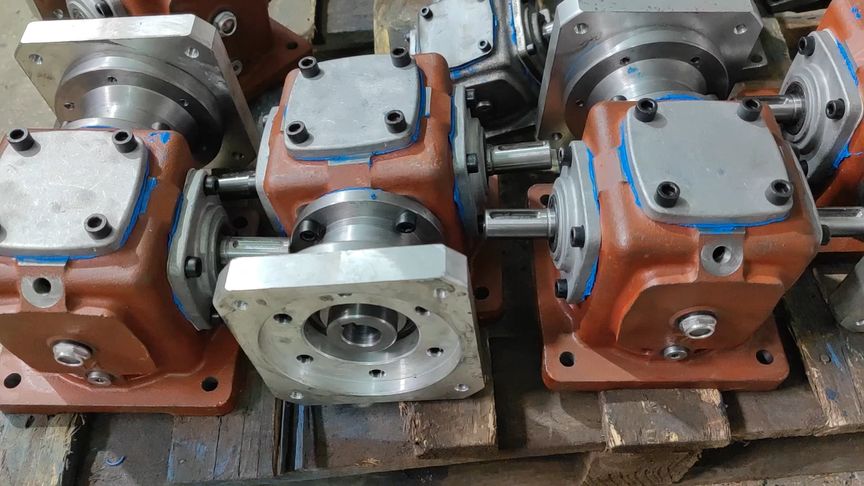 t型转向箱九十度直角转向器,螺旋伞齿轮拖拉机改装转向变速箱