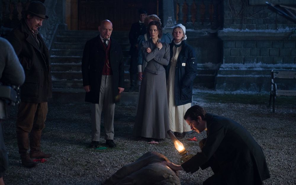 5分钟看完《地狱医院》,精神病人控制的医院,医生护士成为牺牲品