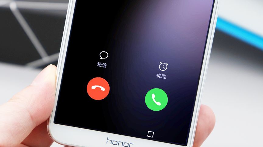 打开手机这个功能,来电话就有语音播报,不看手机就知道他是谁!