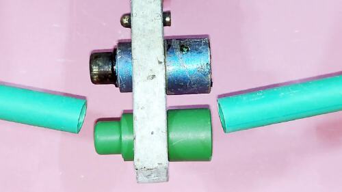 现在的水电工真先进,PPR管也不需要热熔了,都在用这种快速接头