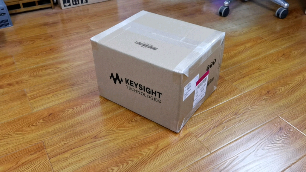 KEYSIGHT是德34465A六位半台式万用表开箱,直流电压