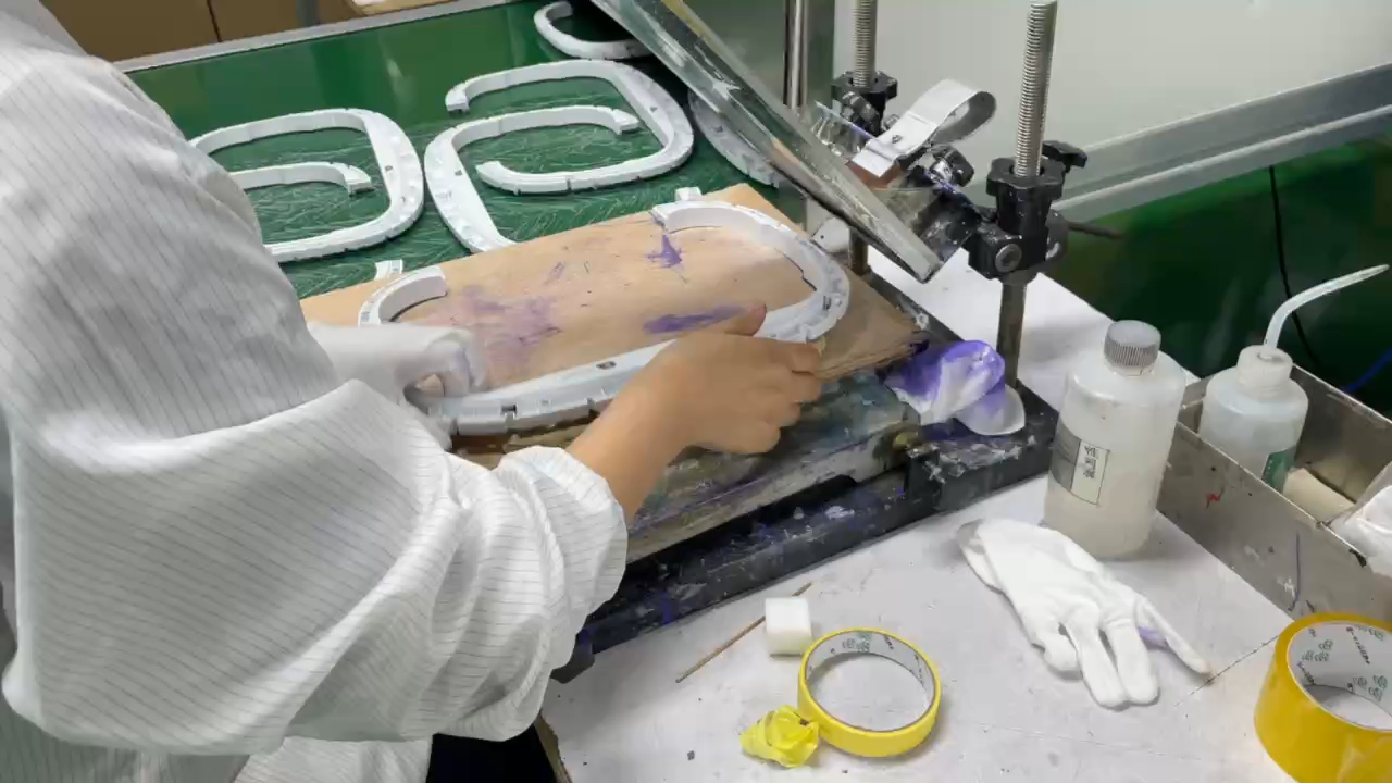 日用品外壳喷涂丝印车间实拍视频-东莞永超注塑模具加工厂家