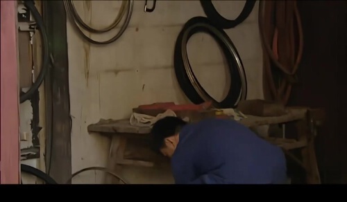 福贵:停车收费变"修理价目"?管理员神秘操作引热议