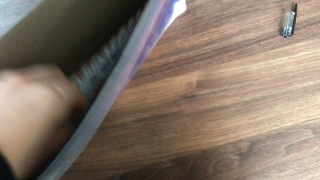 第一次拍这种视频,手有些抖请见谅,bilibili九周年信用卡开箱视频