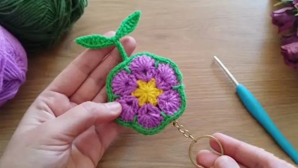 零碎毛线巧编可爱的小挂件,家里旧毛线赶紧利用起来吧