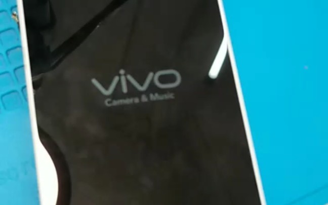 vivo手机X9plus进水不开机显示异常烧显示重影完美修复