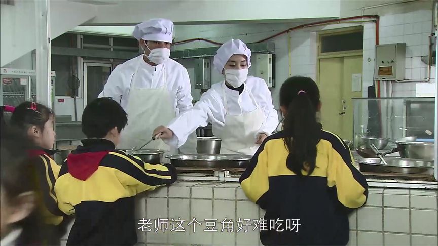 学校食堂仗着没人管,竟给学生吃生豆角,结果食物中毒