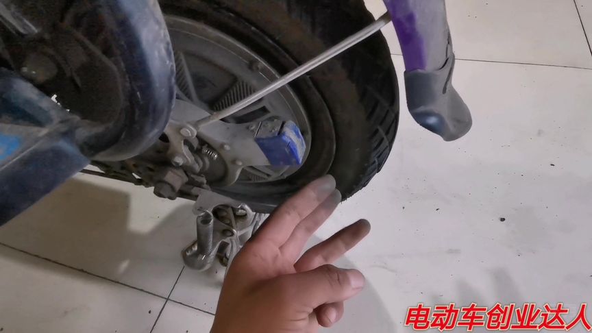 电动车刹车常见故障有三个如何维修?不愧为老师傅,一出手全搞定