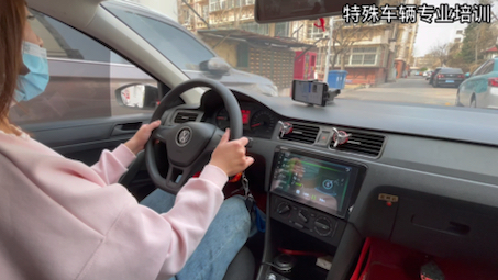 #汽车陪练 #天津驾校 C2自动挡快速路陪练,油门刹车控制,客户的笑容...
