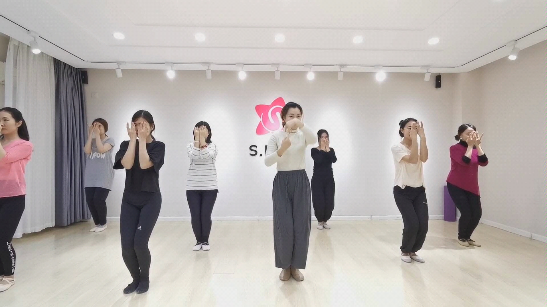 ...宛如自己化身成了江南小女子啦#青岛舞蹈##桥边姑娘##青岛古典舞#
