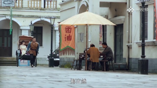 不可能完成的任务:混混欲对九姨太不轨,好在小小及时出现,不然九姨太...